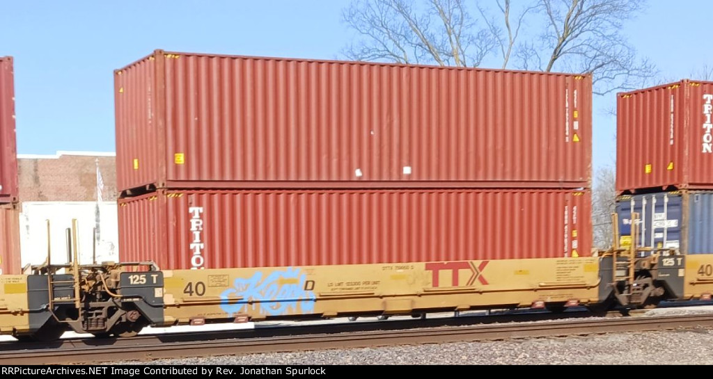 DTTX 759950D and two containers